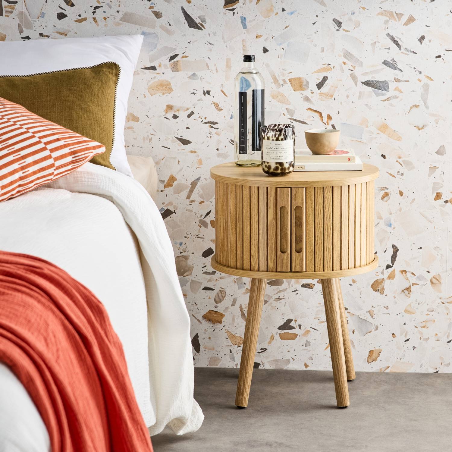 Scandinavian bedside table | sweeek