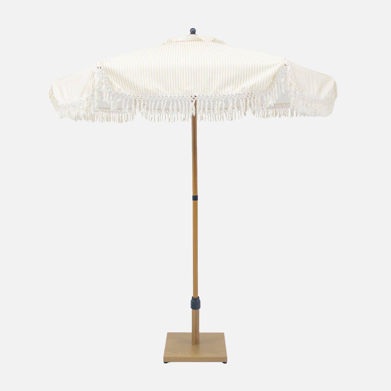 Parasol droit à franges 2m, beige et écru, acier, mât effet bois | sweeek