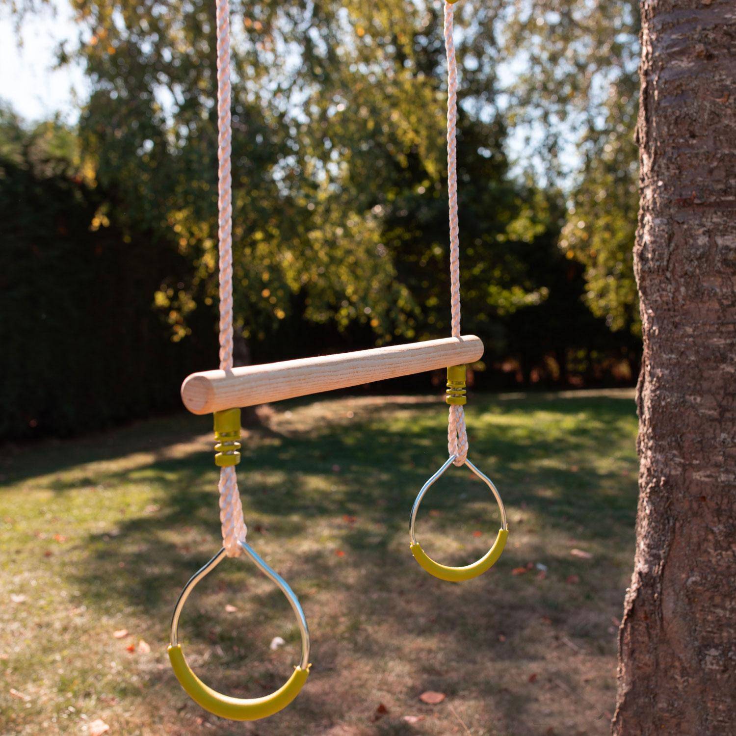 Wooden trapeze with metal rings, Green